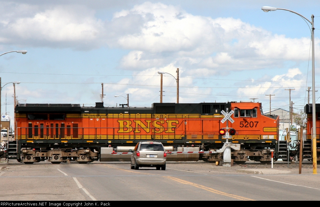 BNSF 5207